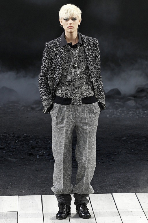Wearable Trends: Chanel Ready-To-Wear Fall 2011, Paris Fashion Week